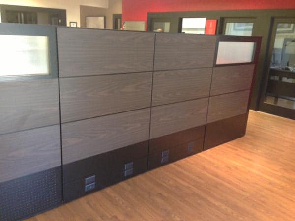 AIS Matrix Cubicles with Woodgrain Laminate | FCI & Design